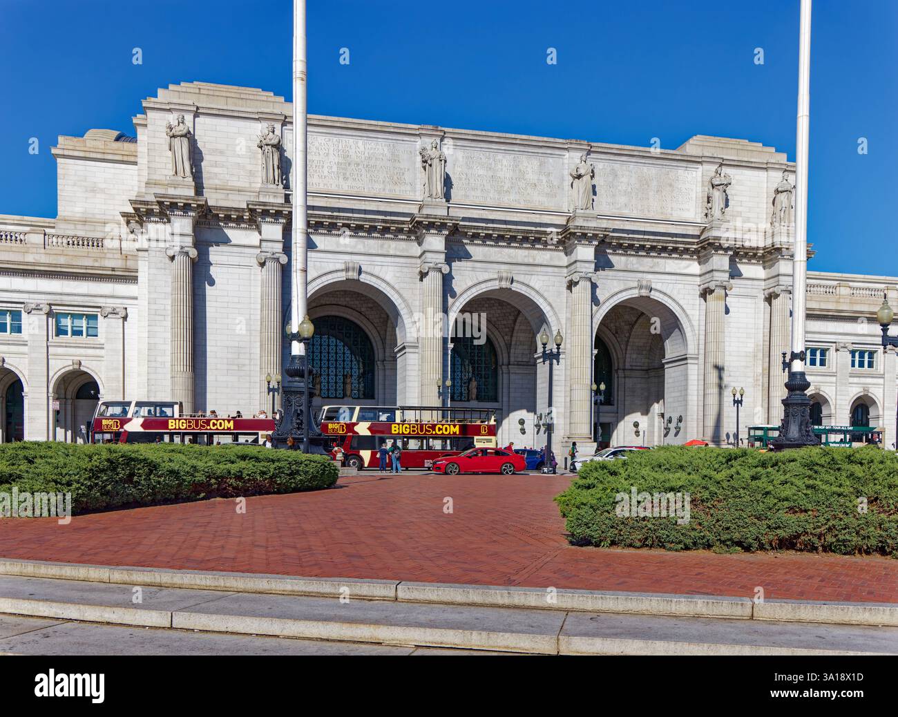 Union Station’s central pavilion is a triple arch surrounded by ionic ...