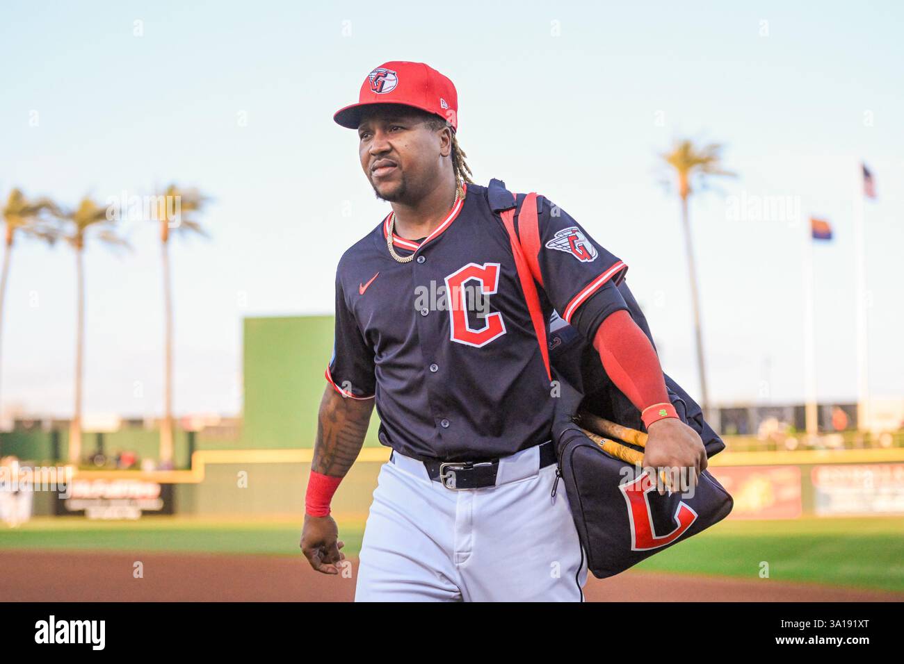 Cleveland Guardians third base José Ramírez (11) arrives to the field ...