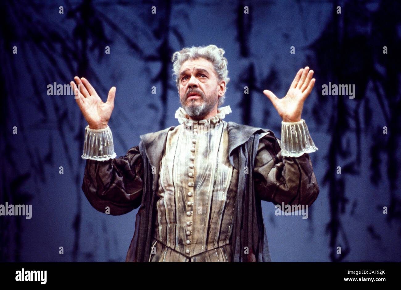 Paul Scofield (Oberon) in A MIDSUMMER NIGHT'S DREAM by Shakespeare at ...