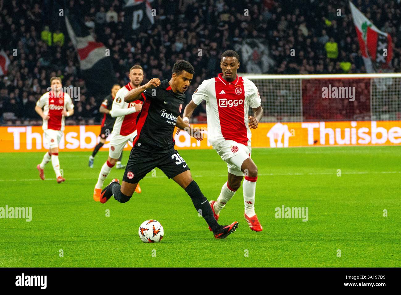Amsterdam, Niederlande. 06th Mar, 2025. Am Ball Ansgar Knauff ...