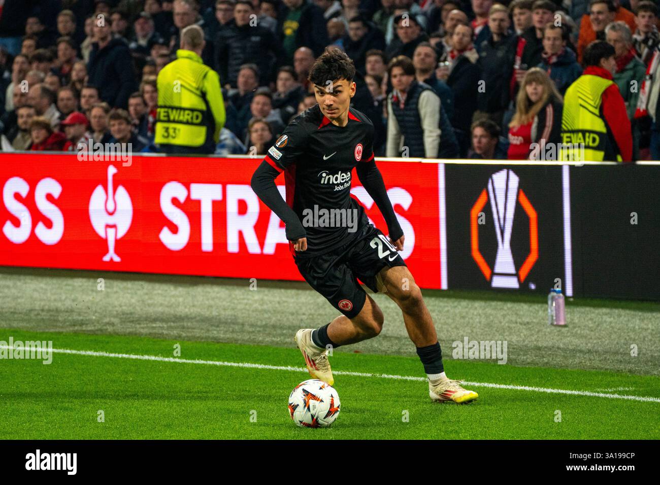Amsterdam, Niederlande. 06th Mar, 2025. Can Uzun (Eintracht Frankfurt ...