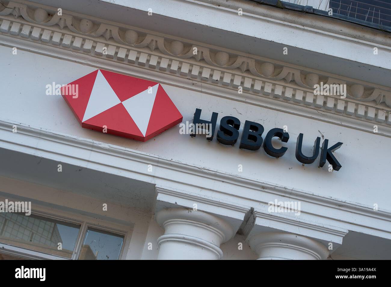 Uxbridge, UK. 7th March, 2025. An HSBC UK bank in Uxbridge. Credit ...