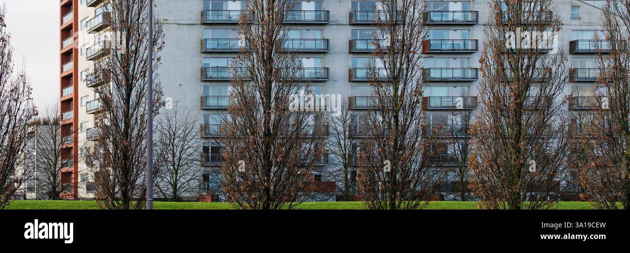 Modern high rise flats at Glasgow Harbour Stock Photo - Alamy