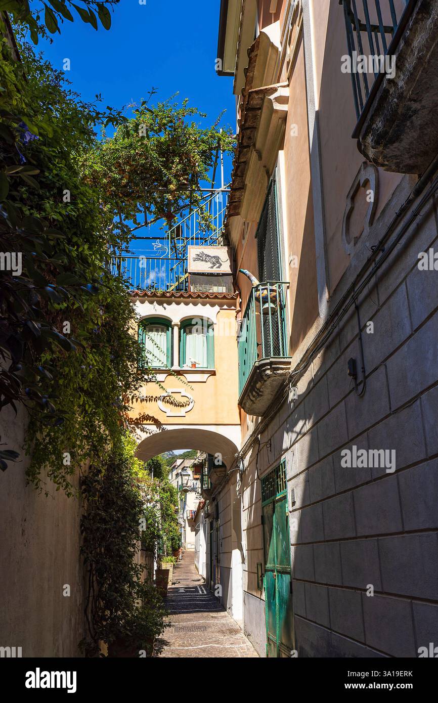Narrow alley in minori on the amalfi coast in italy hi-res stock ...