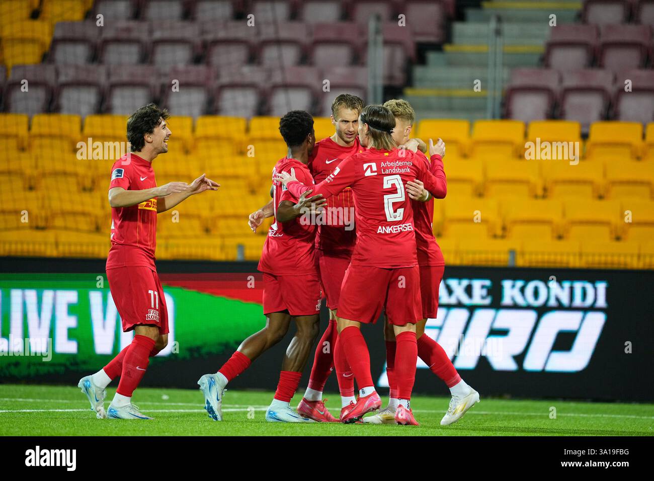 Superligakampen mellem FC Nordsjaelland og Vejle Boldklub paa Right To ...