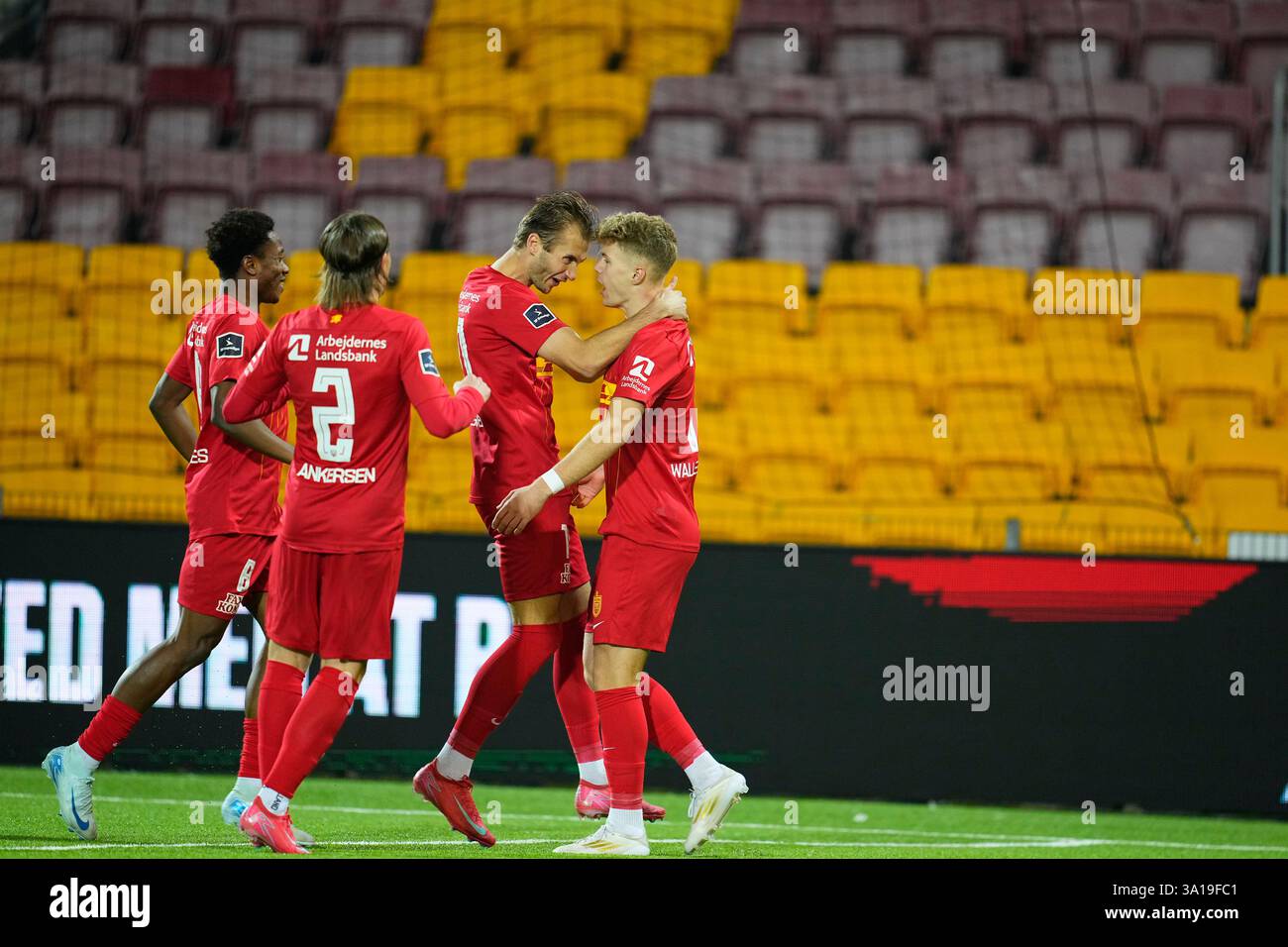 Superligakampen mellem FC Nordsjaelland og Vejle Boldklub paa Right To ...