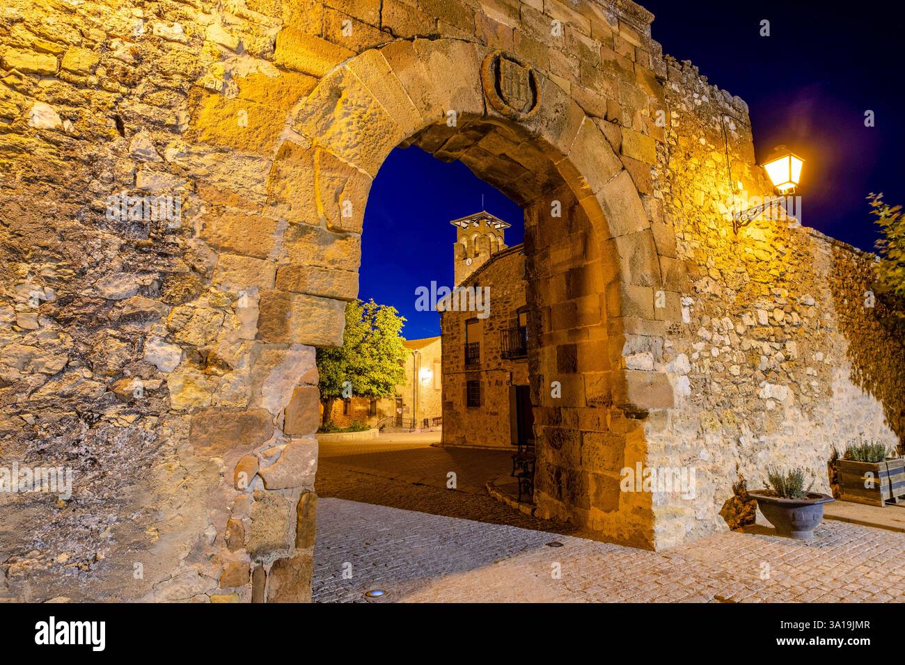 Upper arch - eastern gate, Medieval walled complex, Retortillo de Soria ...