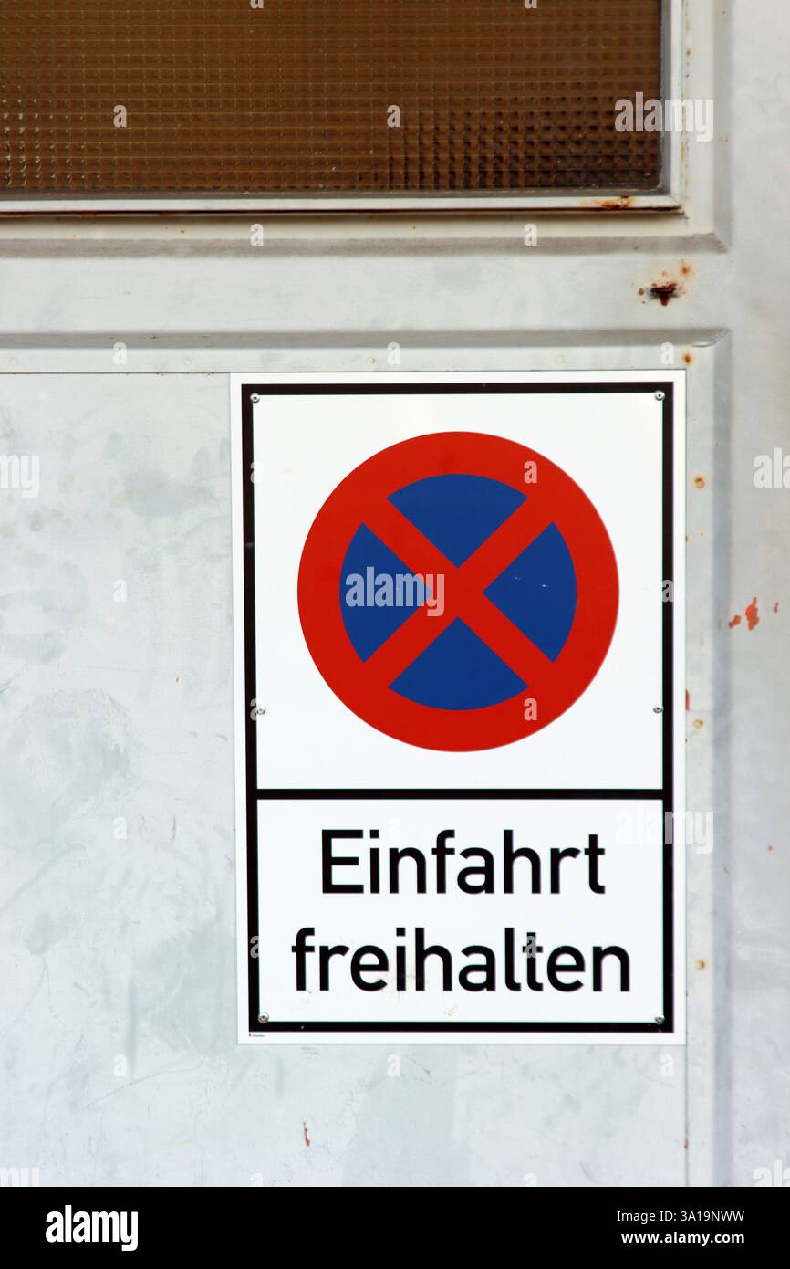 Keep driveway clear Stock Photo - Alamy
