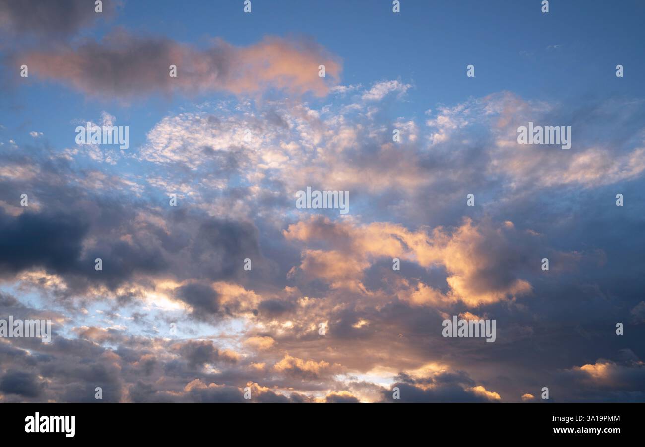 Evening sky with dramatic clouds Stock Photo - Alamy