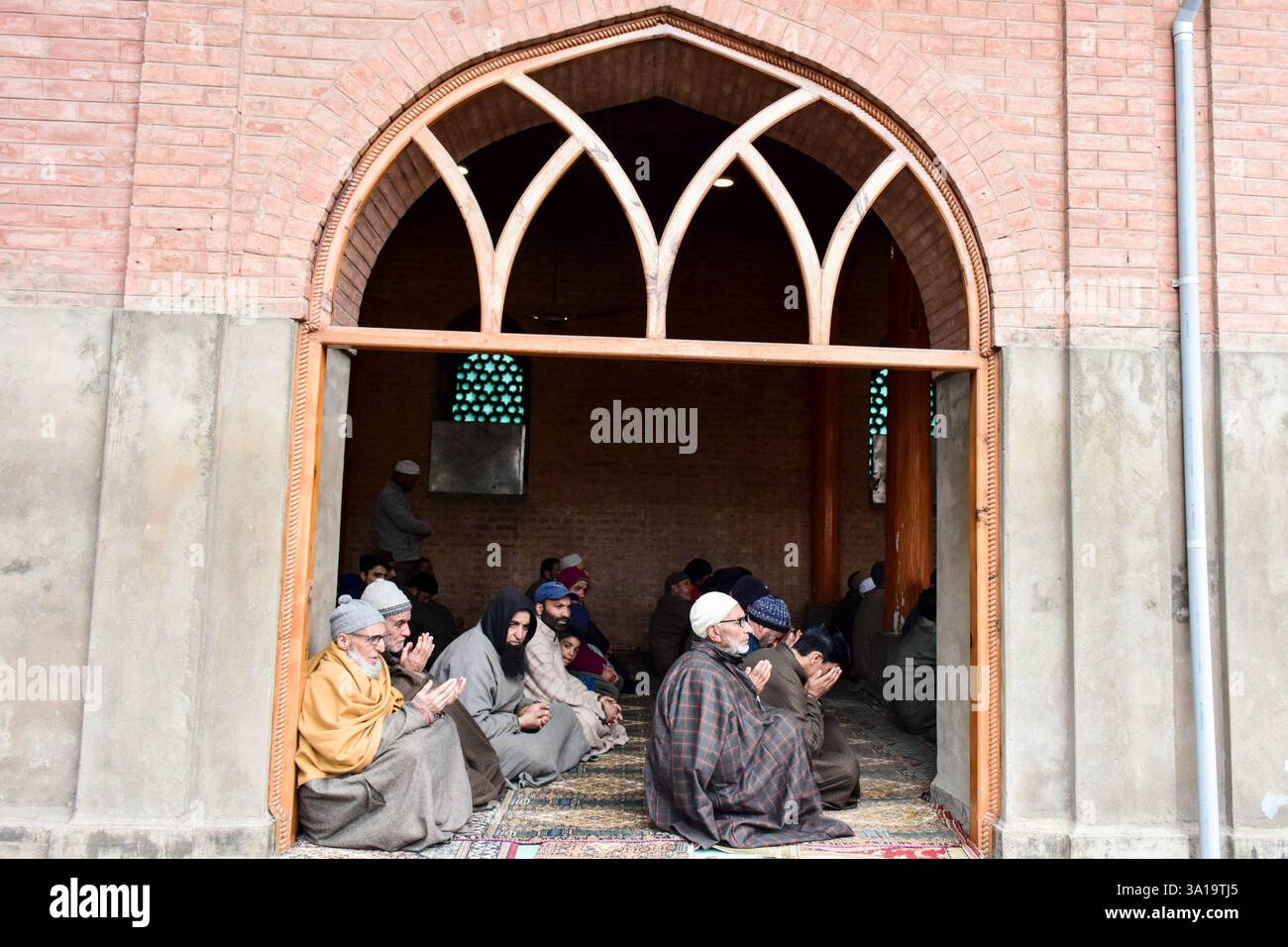 Shopian, India. 07th Mar, 2025. Kashmiri Muslim men pray at the Grand ...