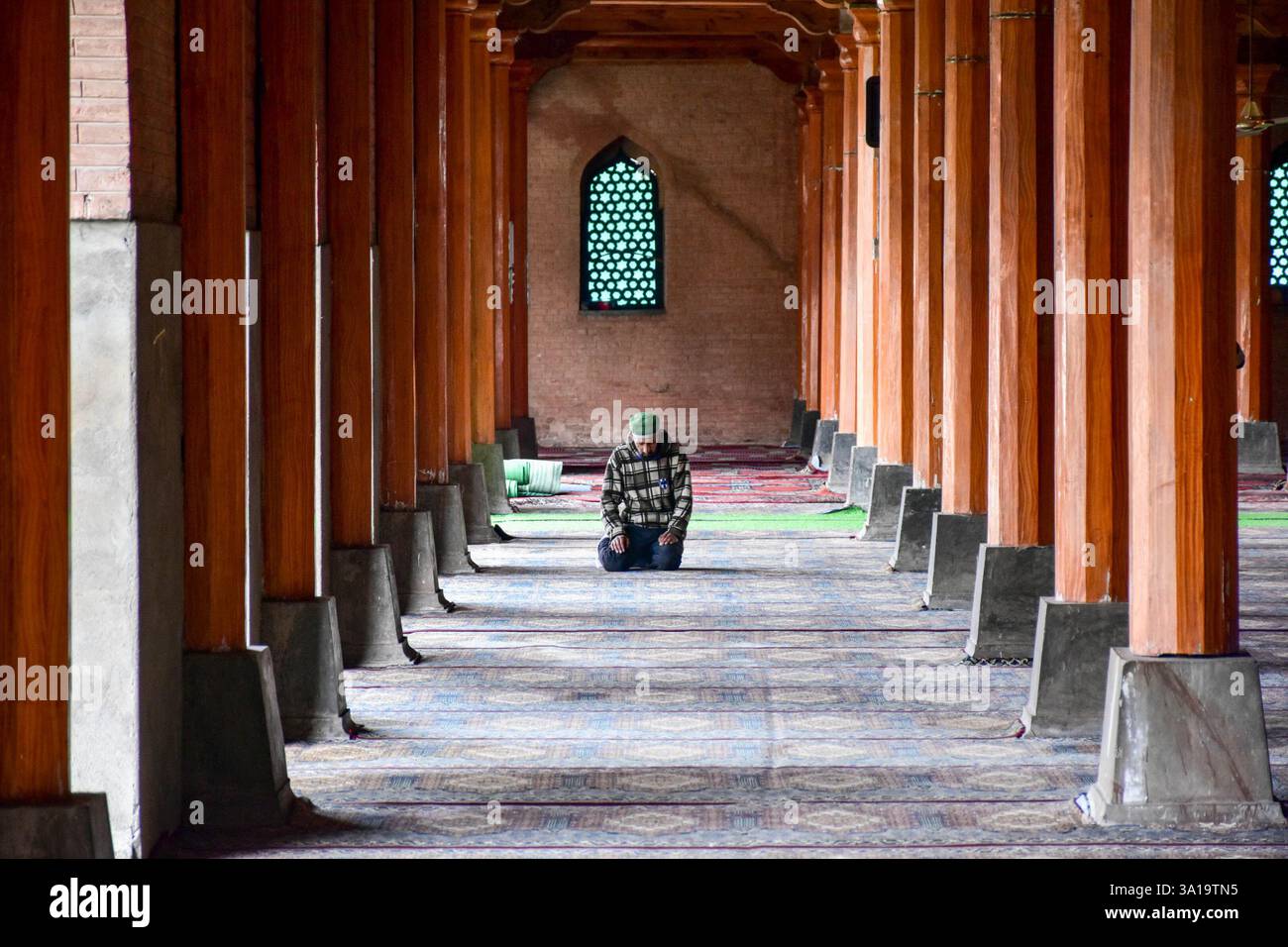 Shopian, India. 07th Mar, 2025. A Kashmiri Muslim offer noon prayers at ...