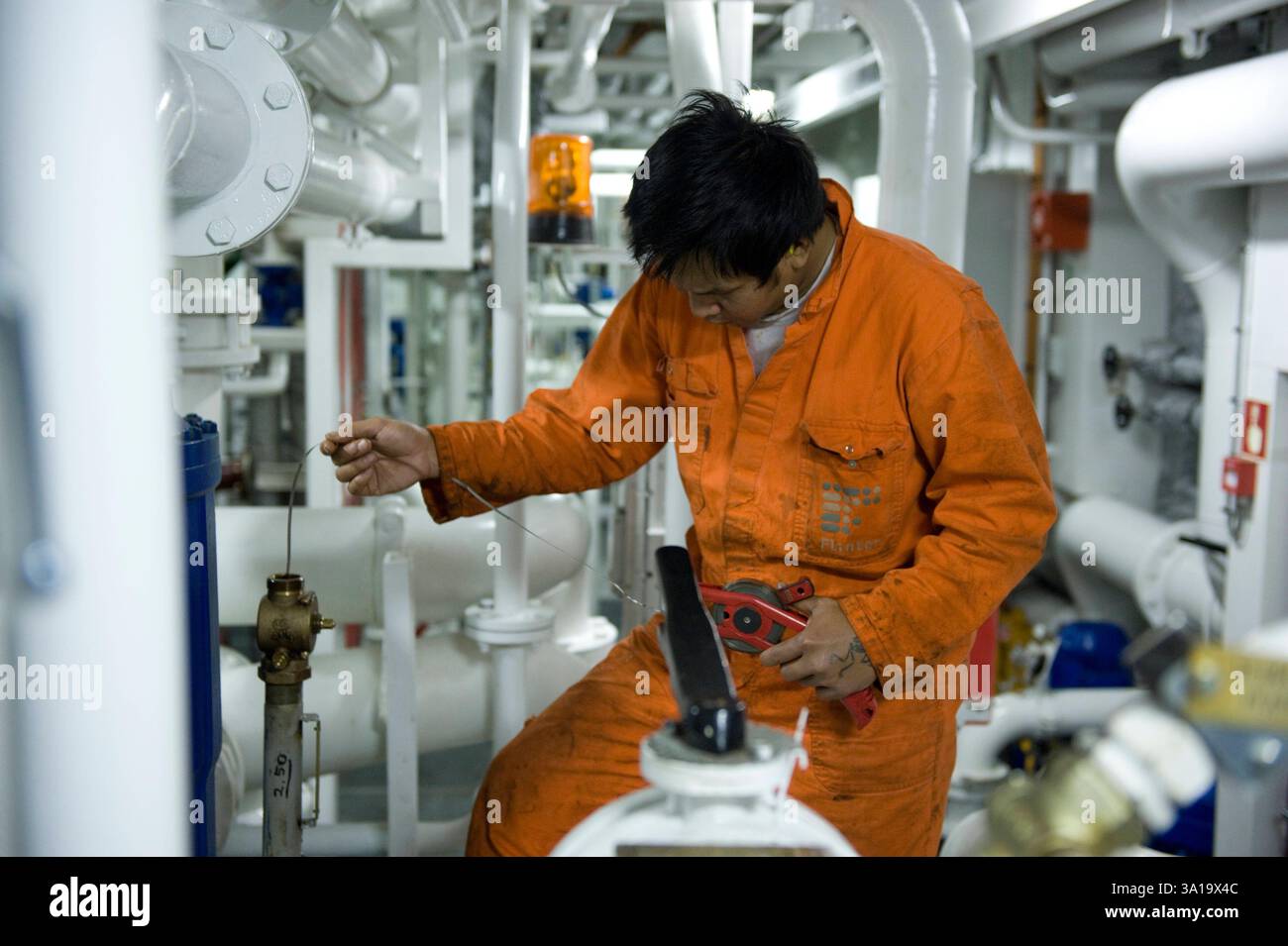 Oilman in Machine Room. Able Seaman / Seafarer / Oilman supllementing ...