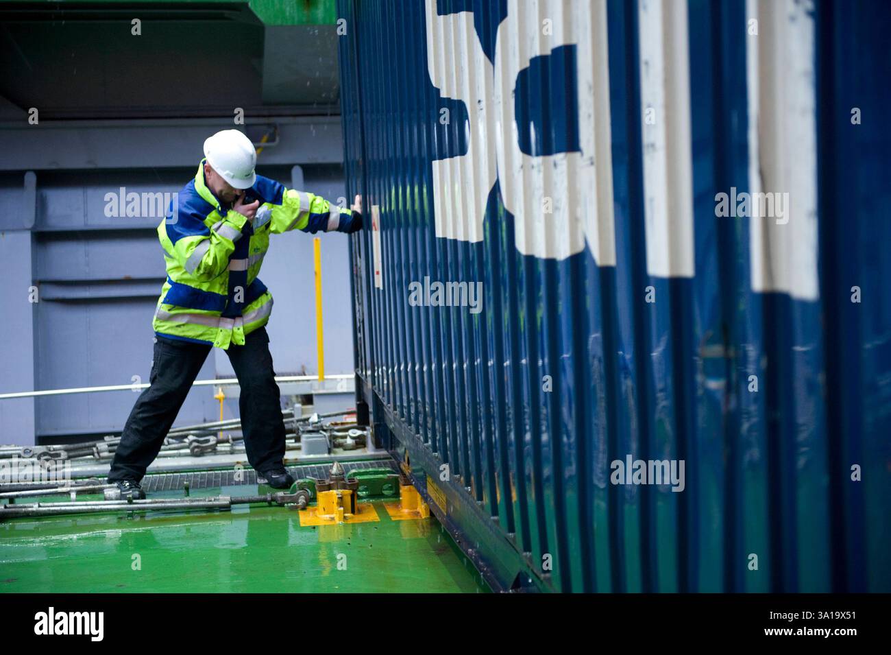Deck & Load Master Securing a Container. The Load & DeckMaster on Board ...