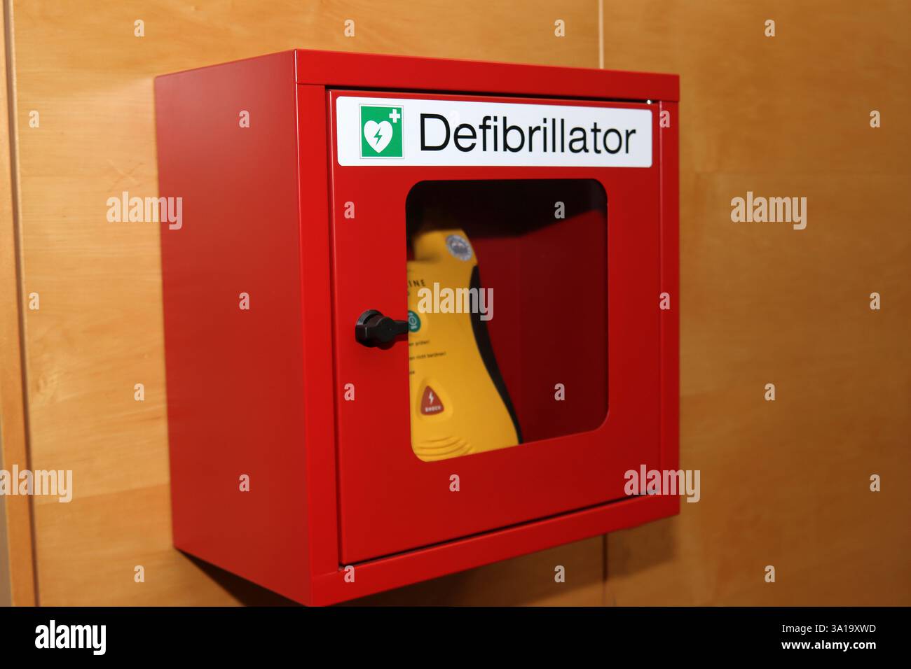 Defibrillator in public area hi-res stock photography and images - Alamy