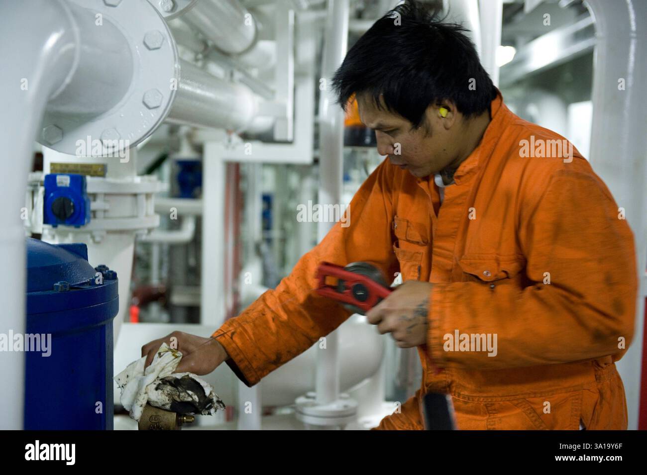 Oilman in Machine Room. Able Seaman / Seafarer / Oilman supllementing ...