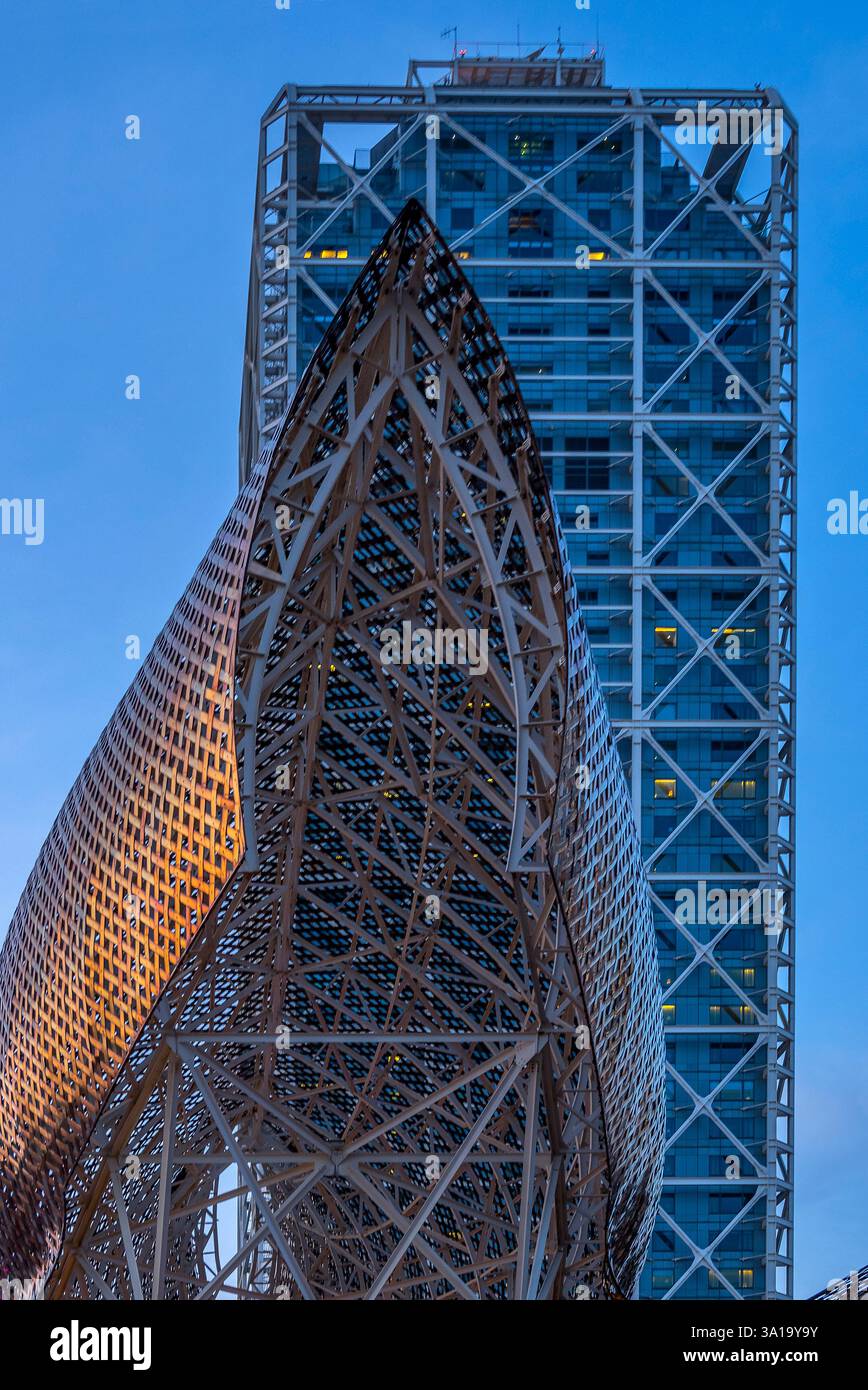 Spain, Barcelona, fish sculpture El Peix by Frank Gehry on the beach ...