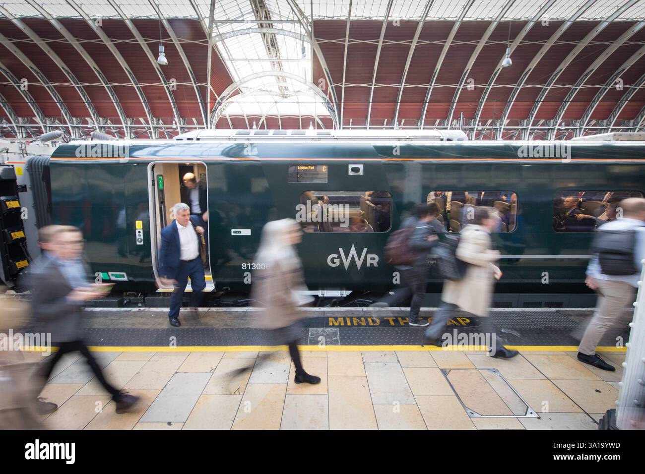 Great Western Railway GWR Intercity Express Trains at Paddington ...