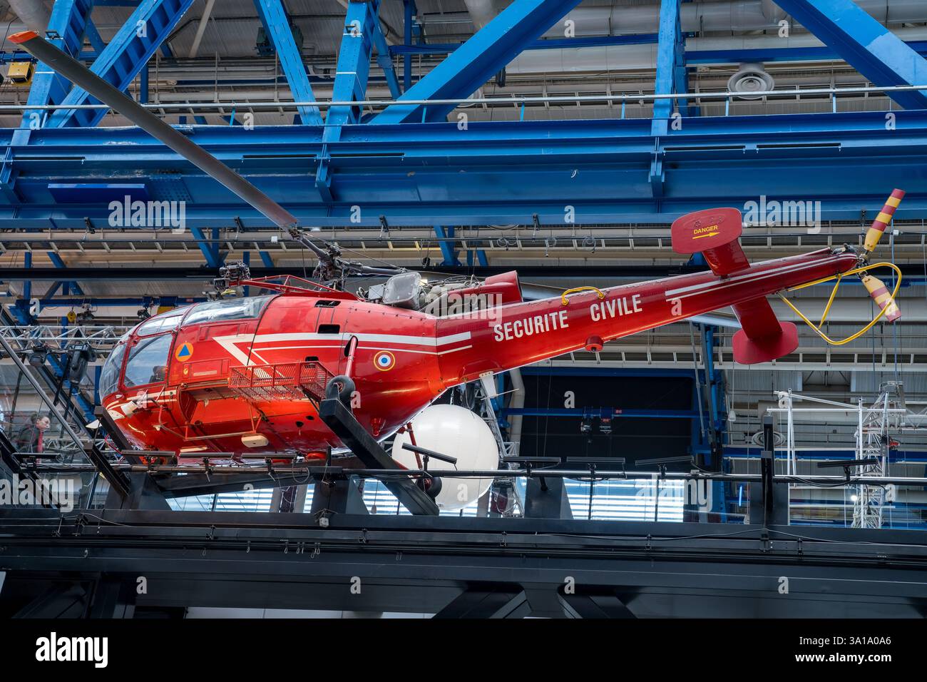 Spacious hangar helicopter hi-res stock photography and images - Alamy