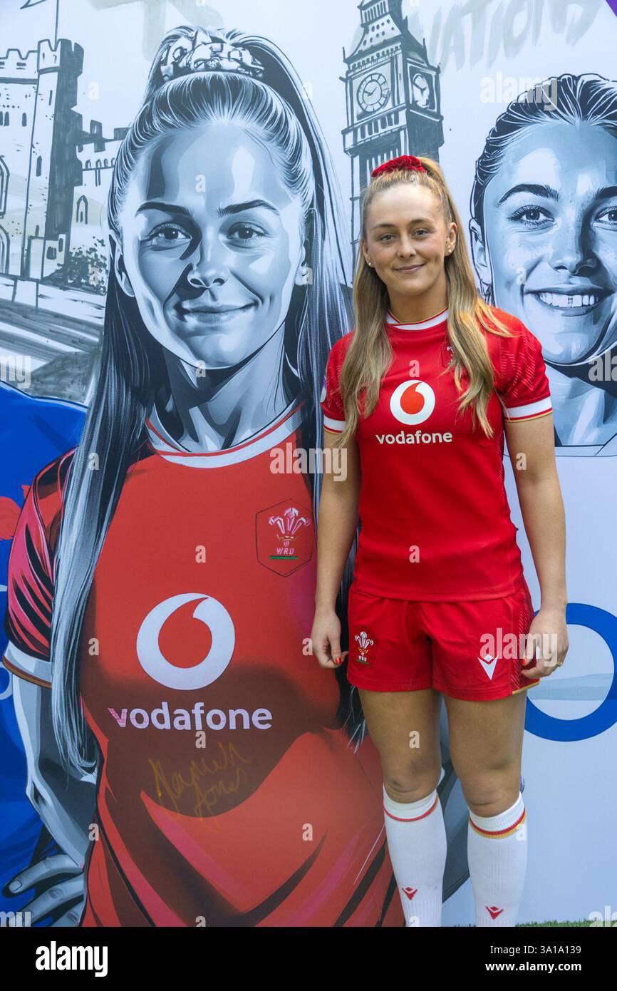 London, UK. 7th Mar, 2025. Hannah Jones (Wales WRU) poses next to her ...