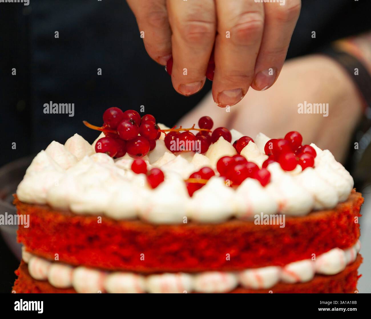 Red velvet cake hi-res stock photography and images - Alamy