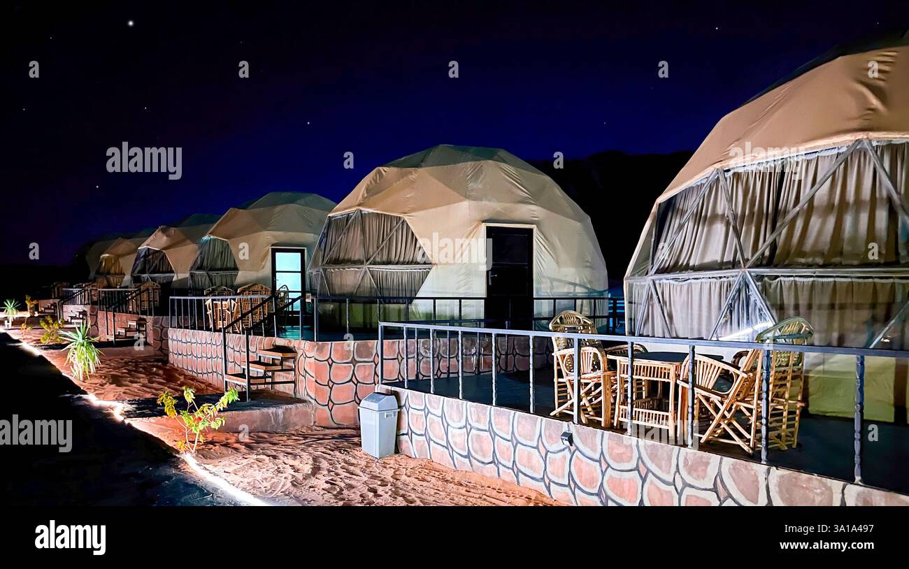 Luxury bubble tents at Wadi Rum, Valley of the Moon, Jordan. Arabian ...
