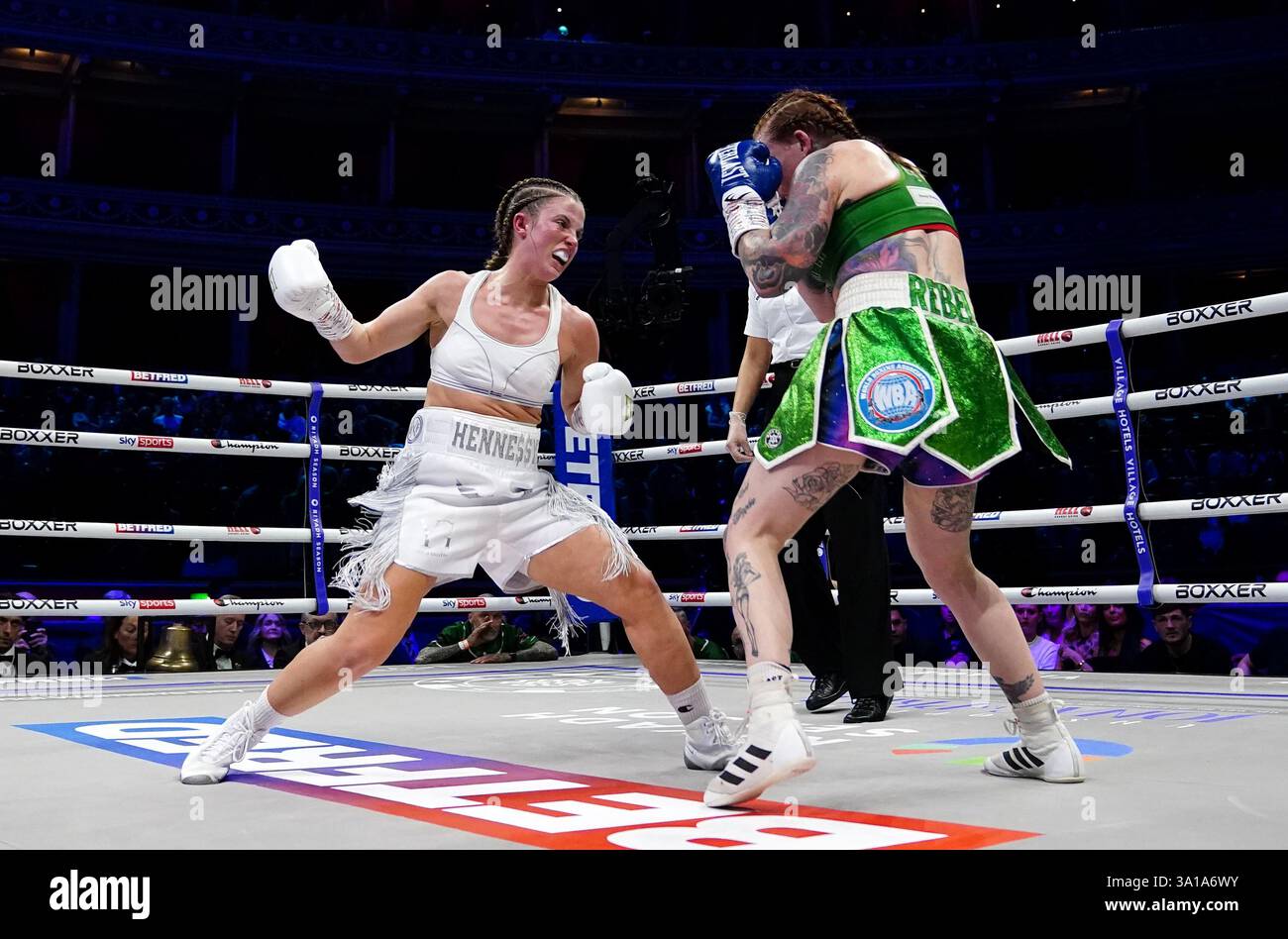 Francesca Hennessy (left) and Gemma Ruegg in the super bantam weight ...