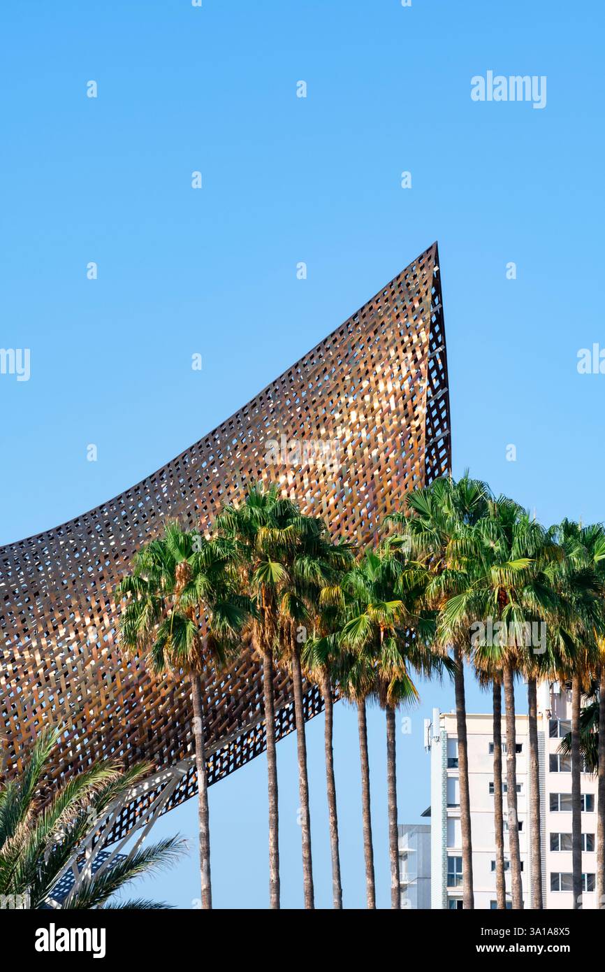 El Peix golden fish sculpture by Frank Gehry 1992, Barcelona, Spain ...