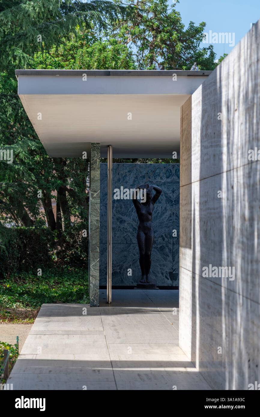 Exterior corridor leading to Alba statue by Georg Kolbe and reflection ...