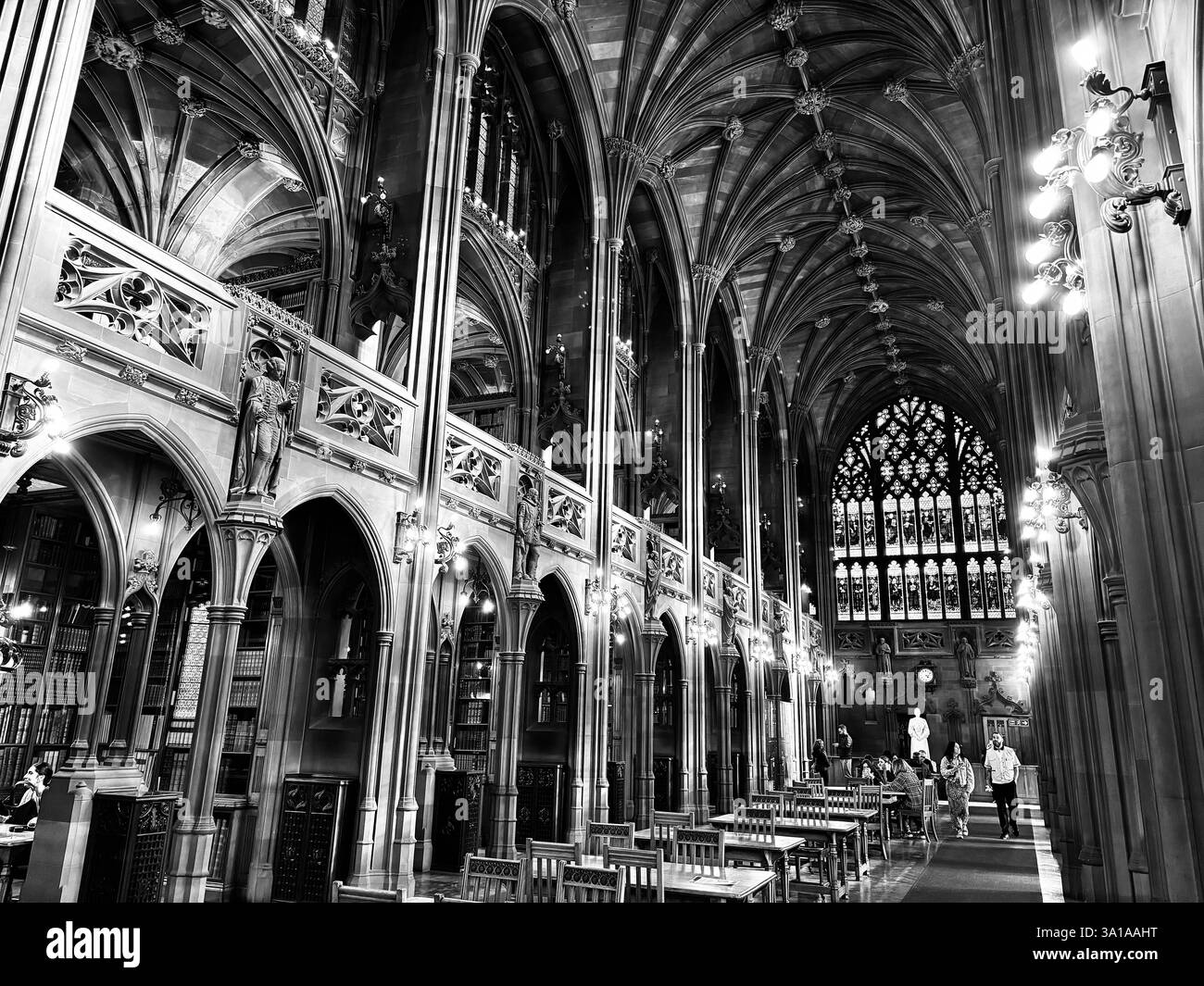 The stunning interior of the Neo-gothic style 'John Rylands Research ...