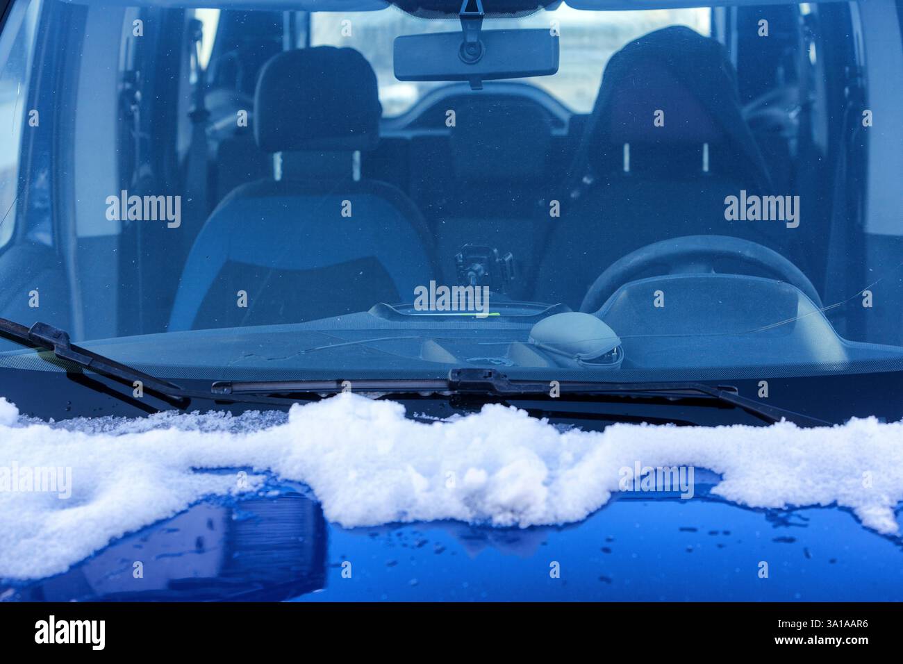 Windshield of a car with a continuous crack Stock Photo - Alamy