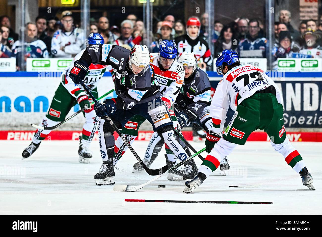 Iserlohn, Deutschland. 07th Mar, 2025. Emil Quaas (Iserlohn Roosters ...
