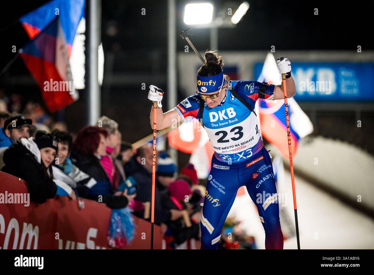 Julia Simon of France competes during the women's sprint 7.5 km at the ...