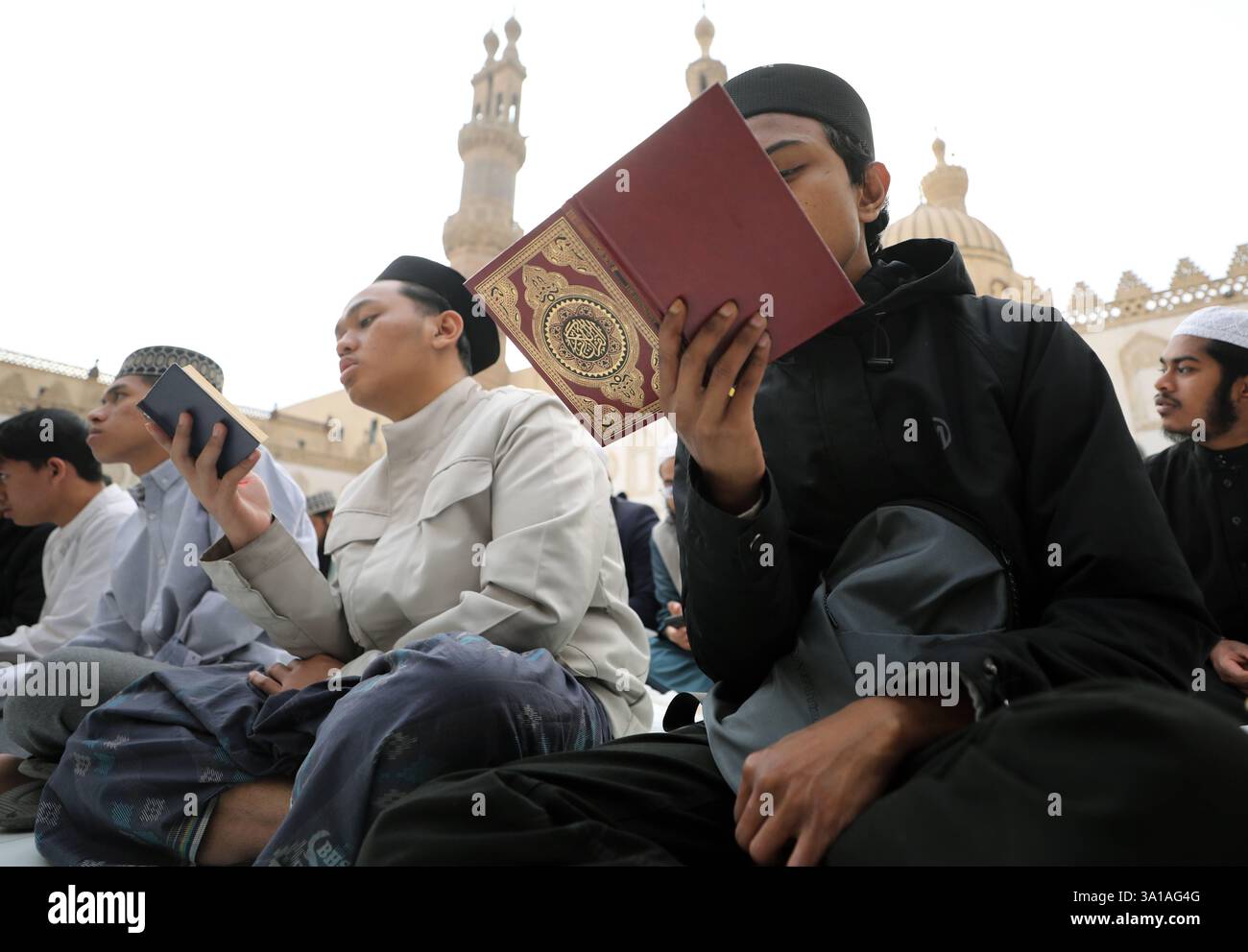 Ramadan in Egypt Muslims read the Quran before breaking their fast ...