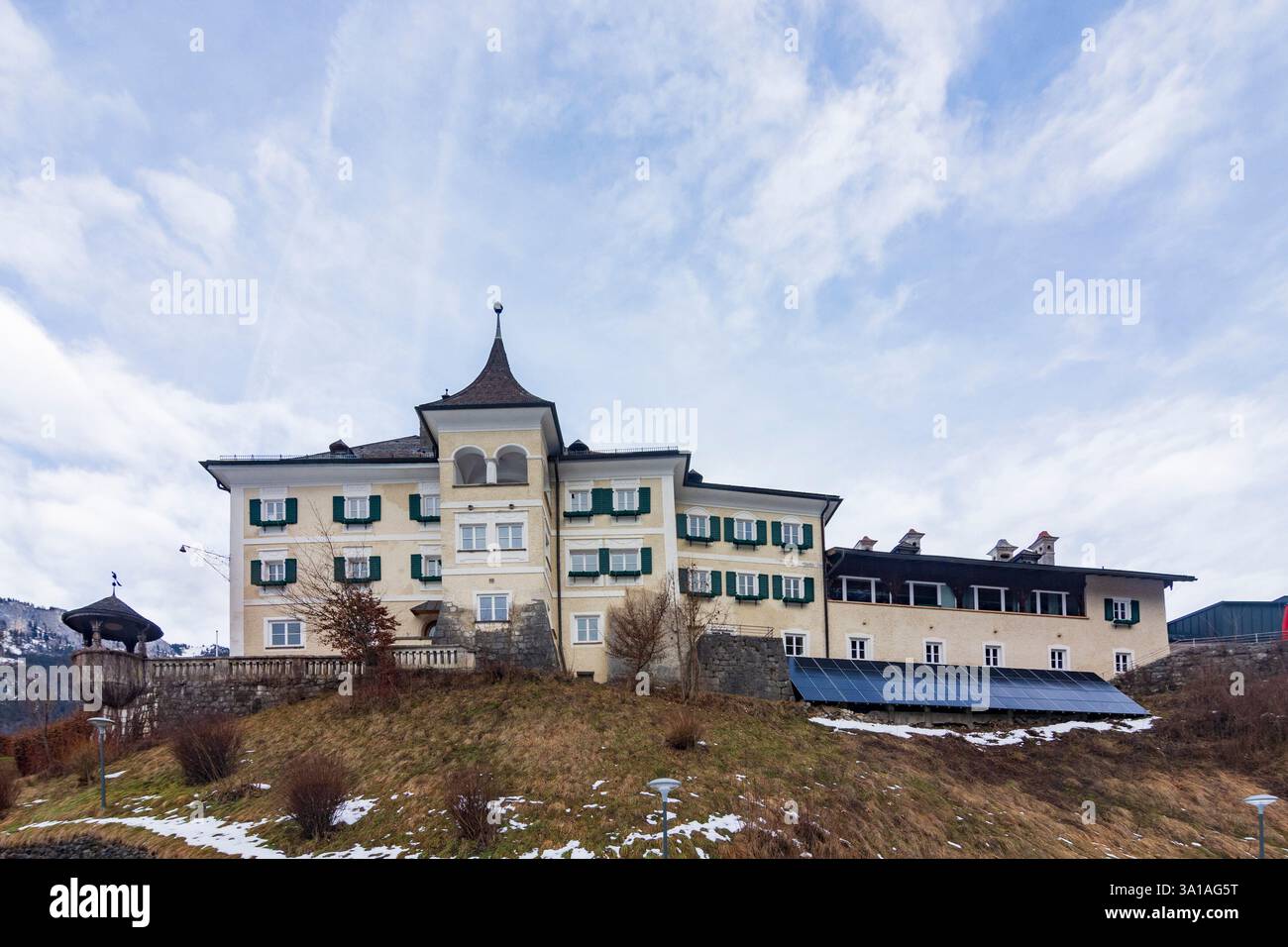 Unken, Schloss Oberrain Castle in Pinzgau, Salzburg, Austria Stock ...