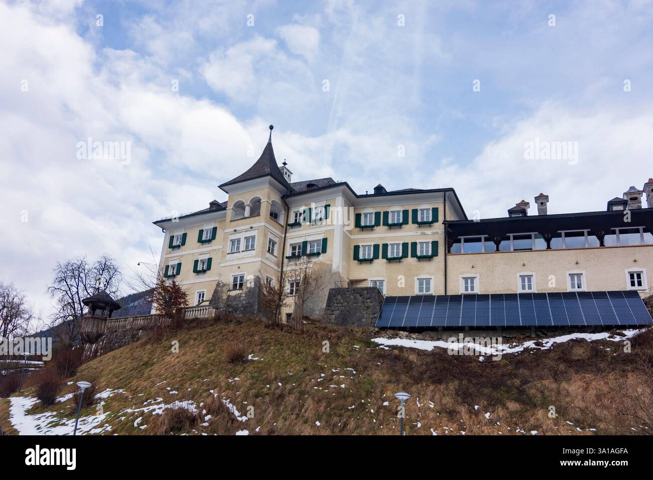 Unken, Schloss Oberrain Castle in Pinzgau, Salzburg, Austria Stock ...