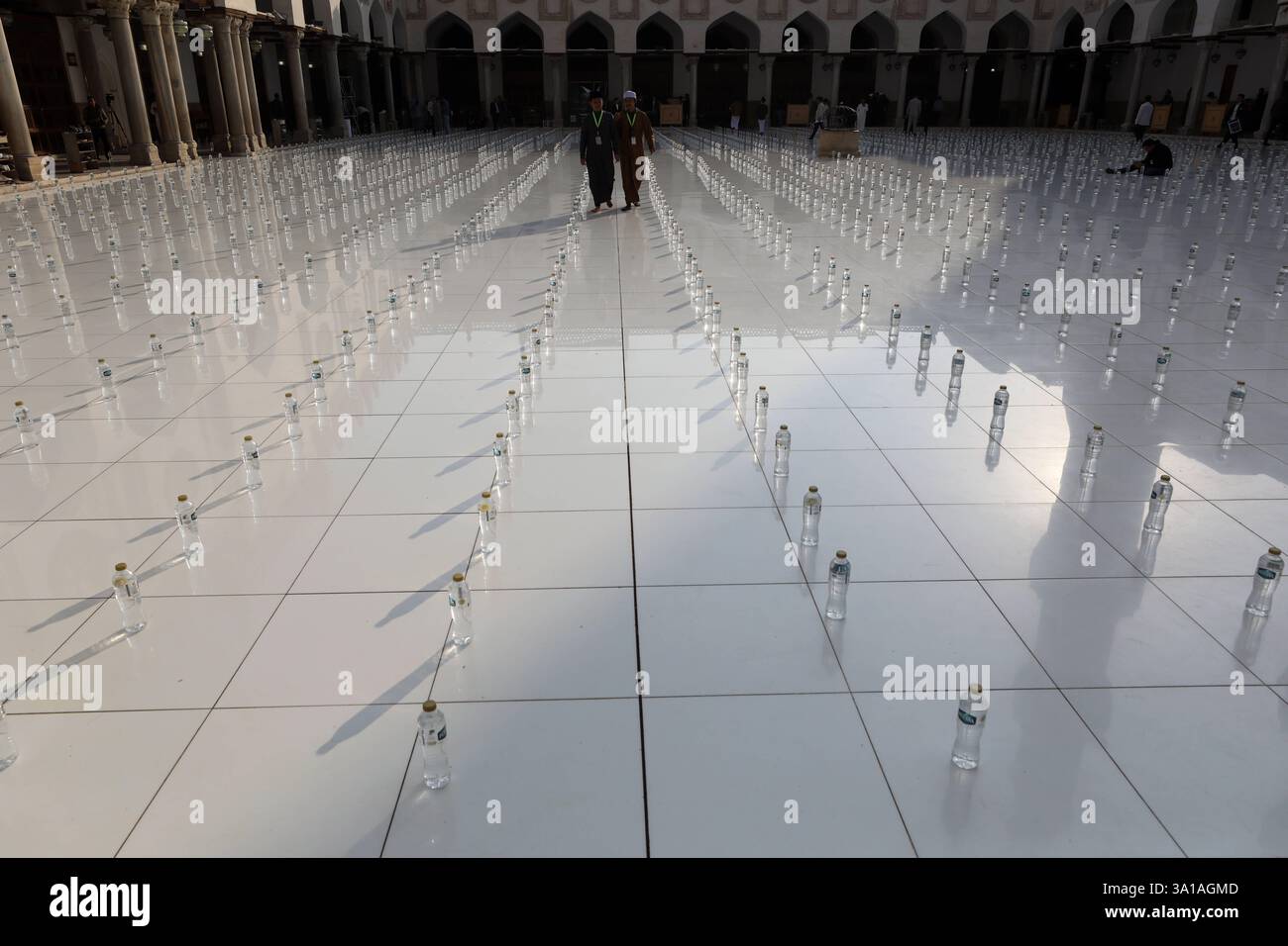 Ramadan in Egypt Muslims prepare water before breaking fast during the ...