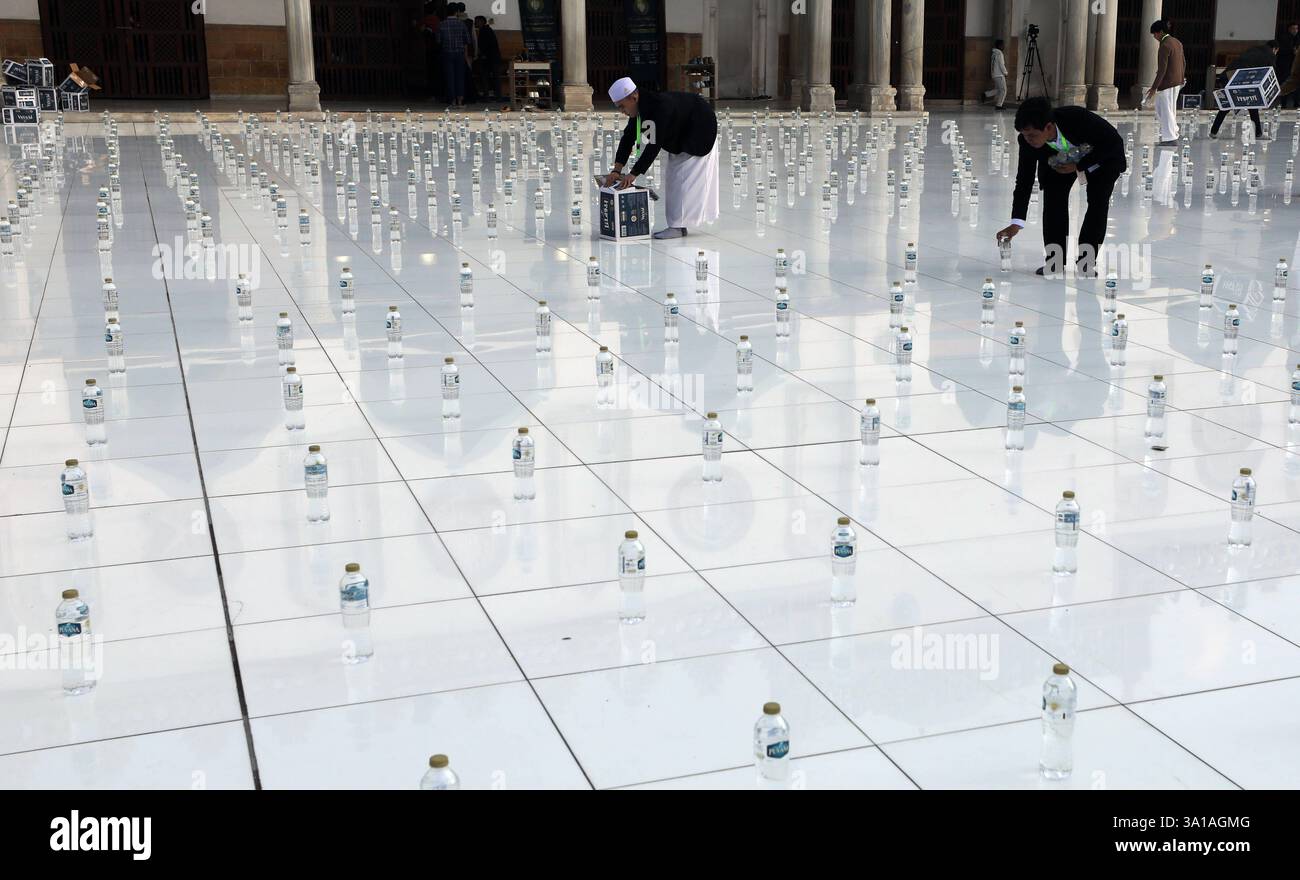 Ramadan in Egypt Muslims prepare water before breaking fast during the ...