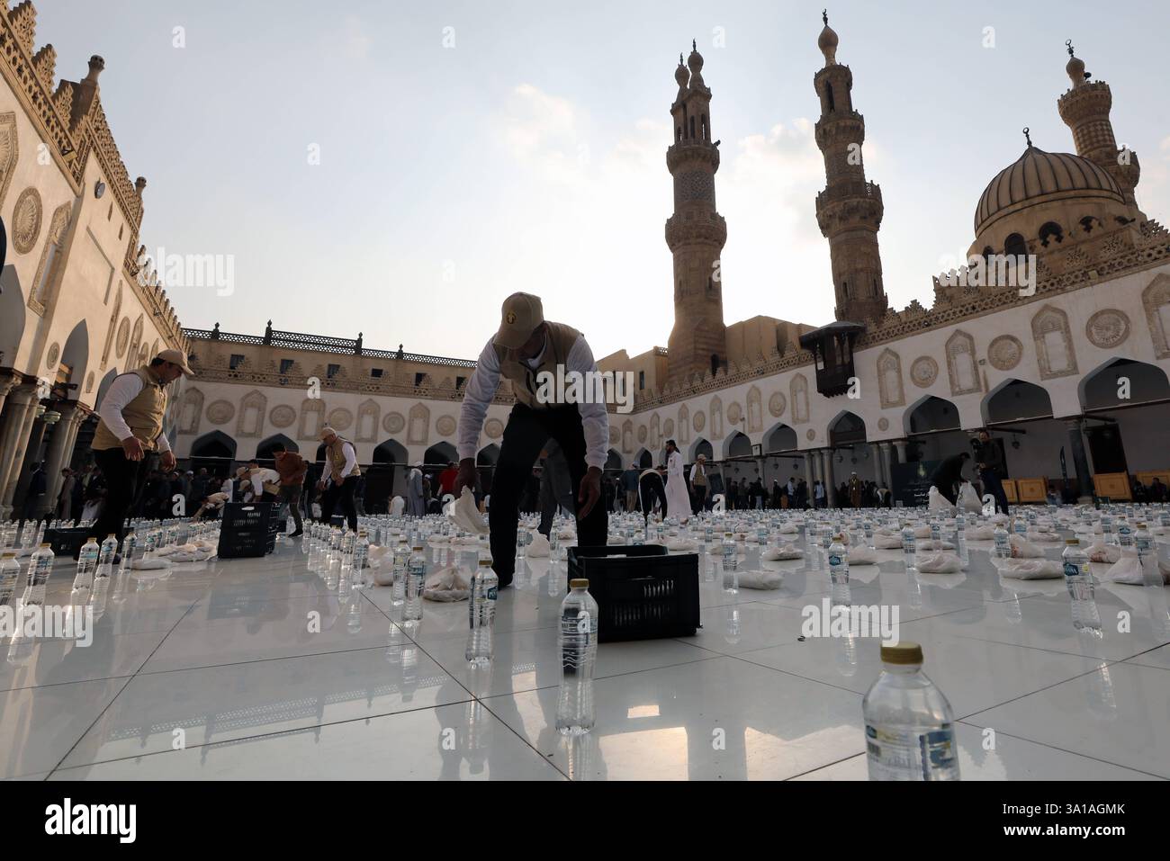 Ramadan in Egypt Muslims prepare food and water before breaking fast ...