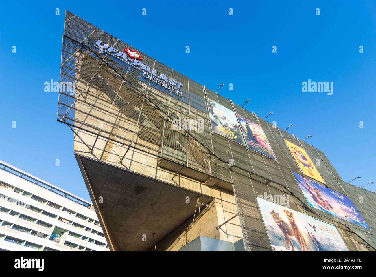 Cinema ufa kristallpalast hi-res stock photography and images - Alamy