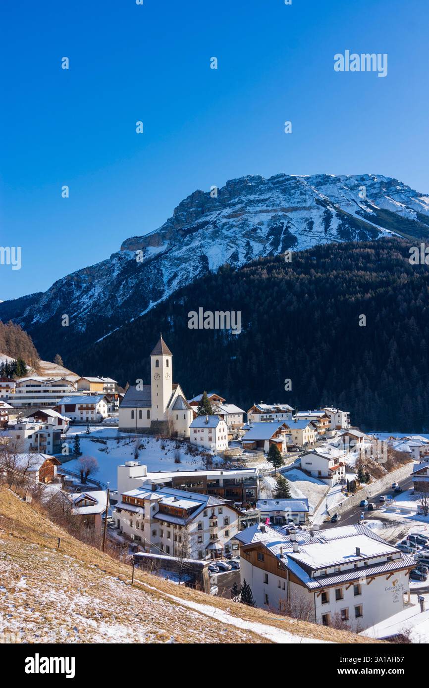 Graun im Vinschgau, church St. Katharina, village in Vinschgau ...