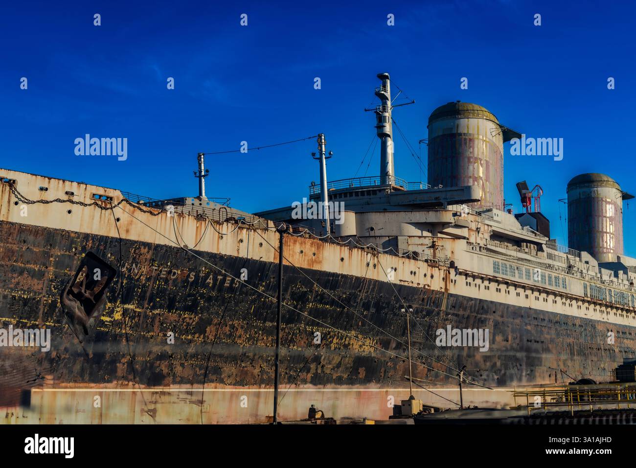 Boating ships in sunset hi-res stock photography and images - Alamy
