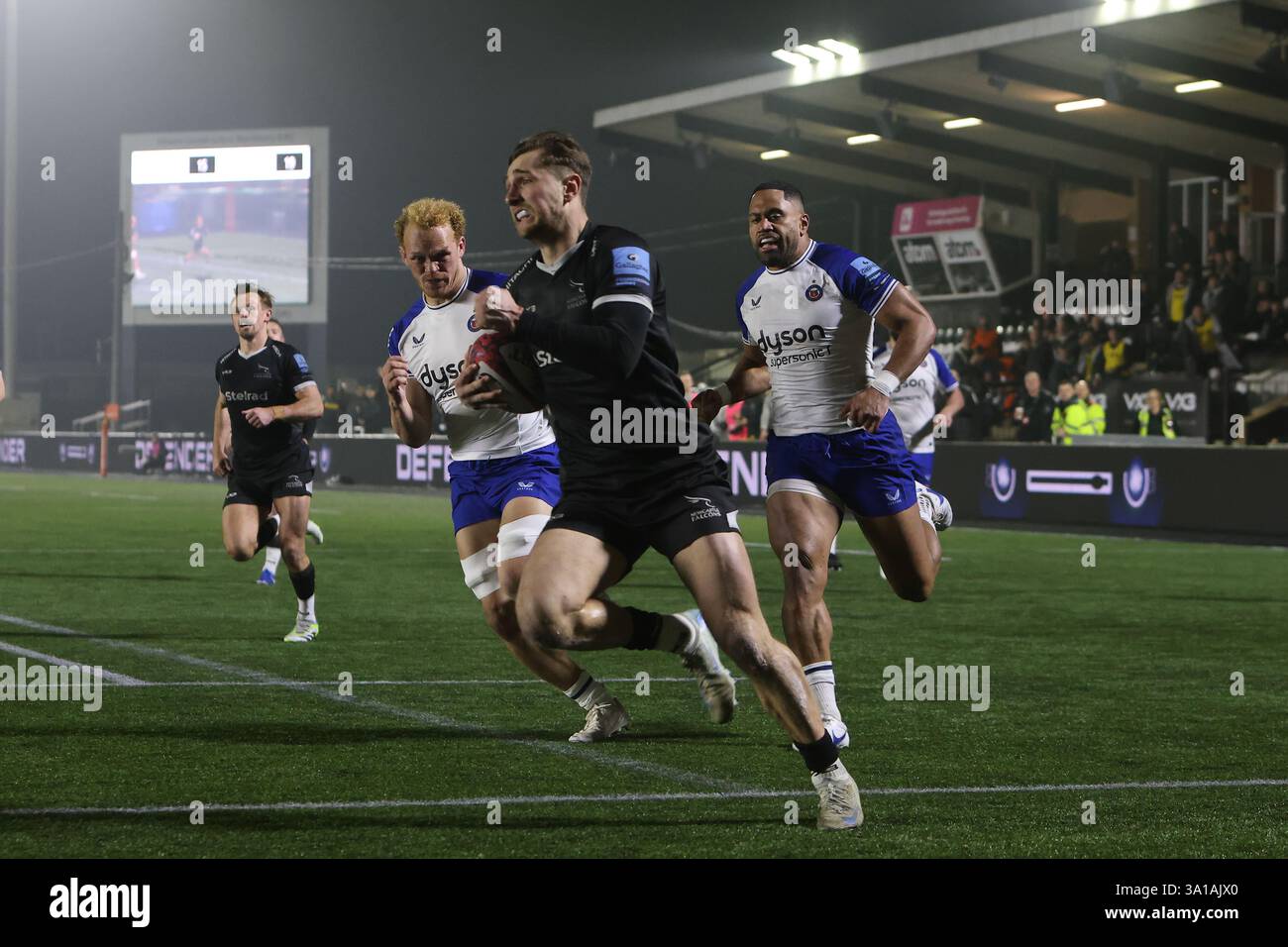 Newcastle Falcon's Ben Stevenson, scores Newcastle Falcon's third try ...