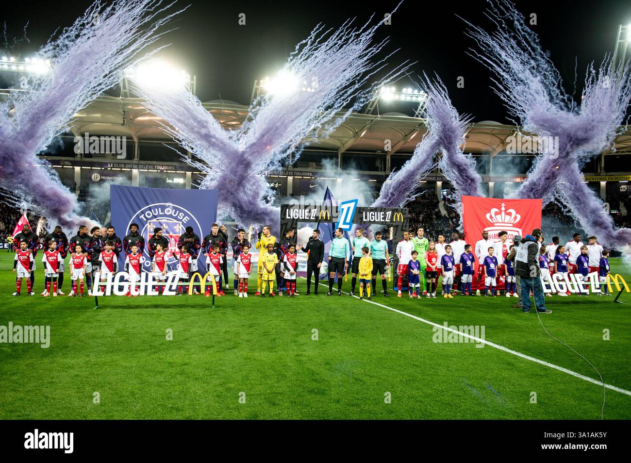 Teams before the French championship Ligue 1 football match between ...