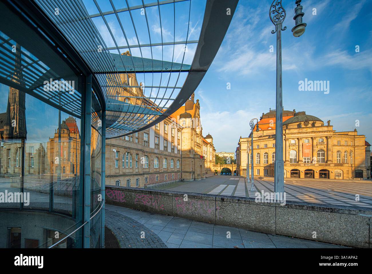 Theaterplatz with opera, Petrikirche and König-Albert Museum in ...
