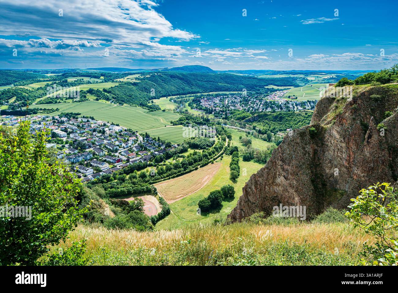 High-resolution panorama of the spa town of Bad Münster am Stein ...