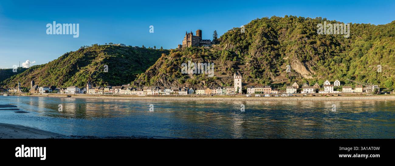 St. Goarshausen on the Middle Rhine with Katz Castle and Patersberg ...