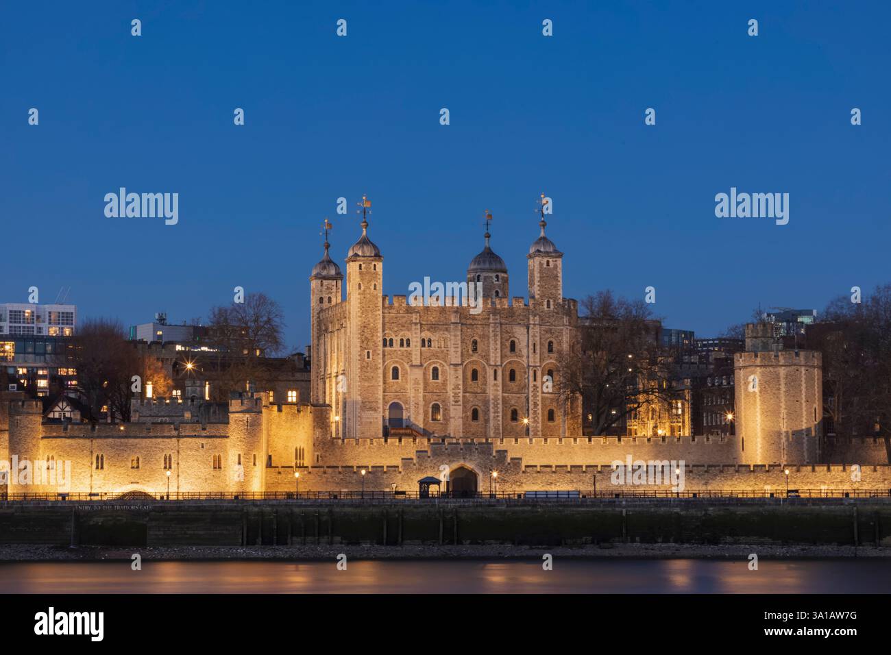 England, London, Tower of London Illuminated at Night Stock Photo - Alamy
