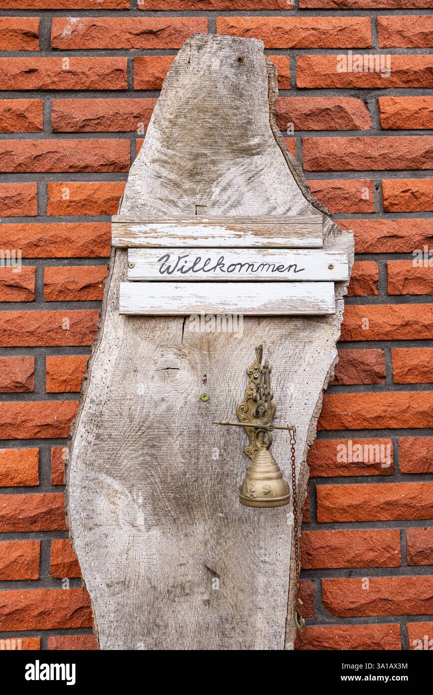 Bell at the entrance door, 'Welcome' sign Stock Photo - Alamy