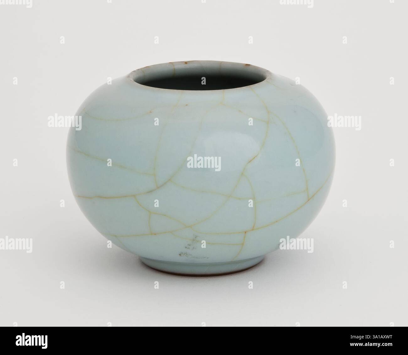 Pale grayish white hi-res stock photography and images - Alamy