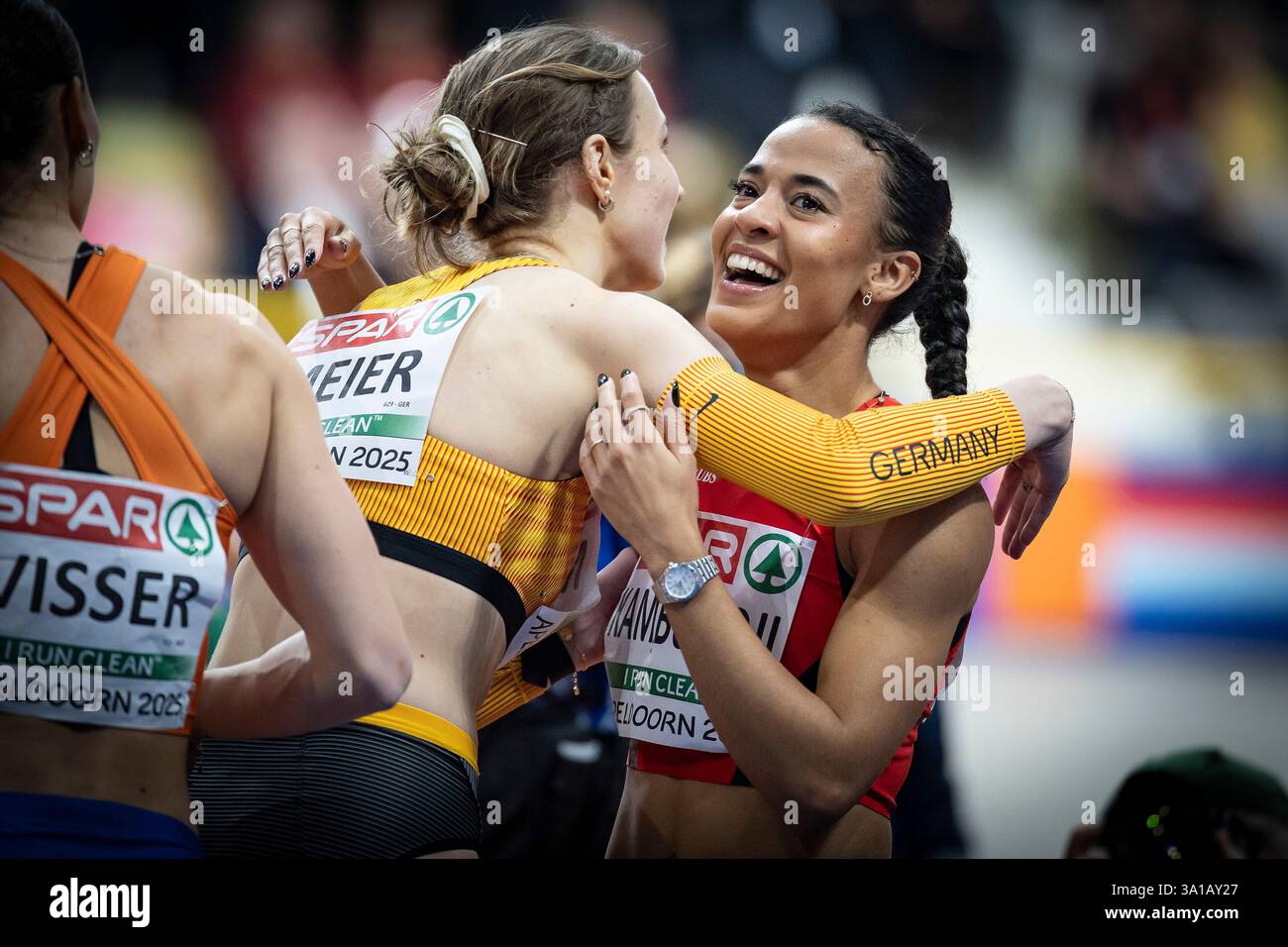 MEIER Marlene (GER) gratuliert KAMBUNDJI Ditaji (SUI) zum Titel ?ber ...